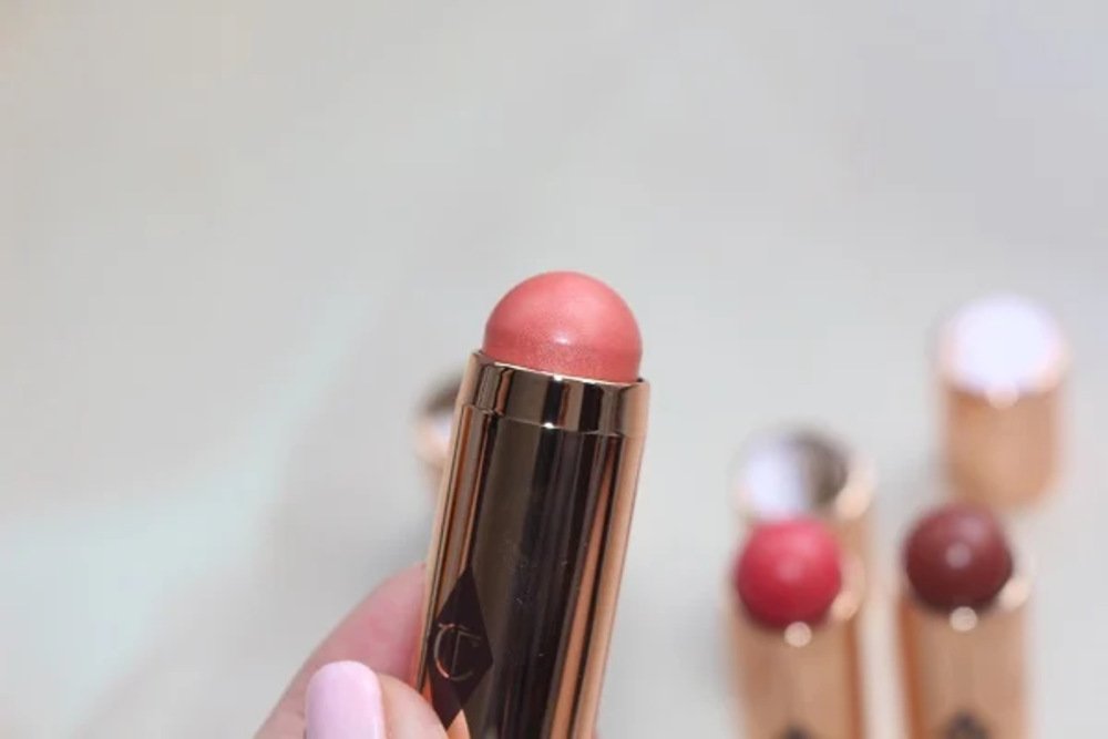 Achieving a Professional Look with Easy-to-Use Blush Sticks - Disboard